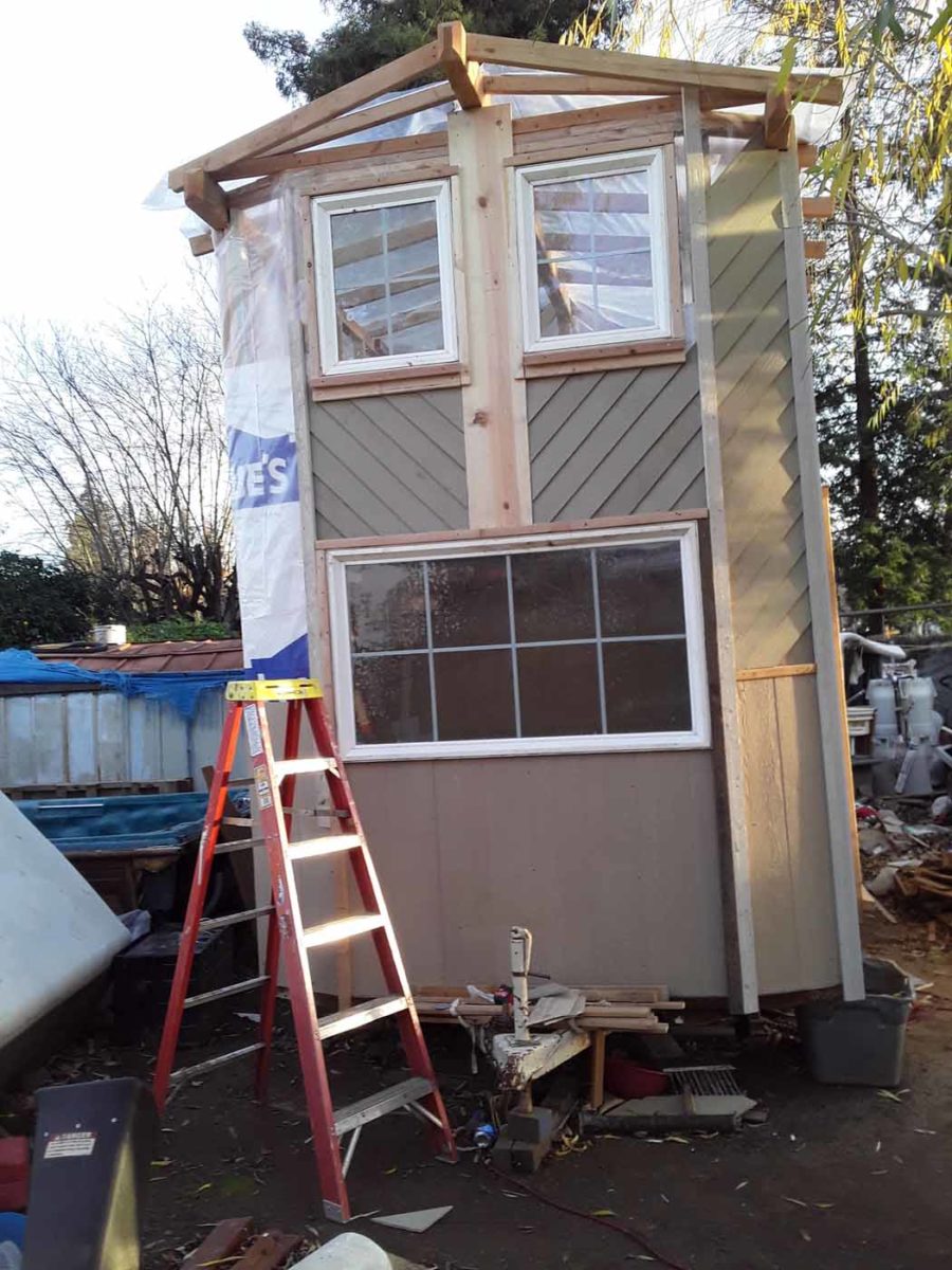 He's Building a Tiny House with 6-ft. Jacuzzi Tub And Spiral Staircase ...