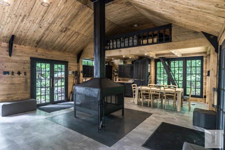 Magic Tingwick Treehouse on 15-Acre Maple Forest