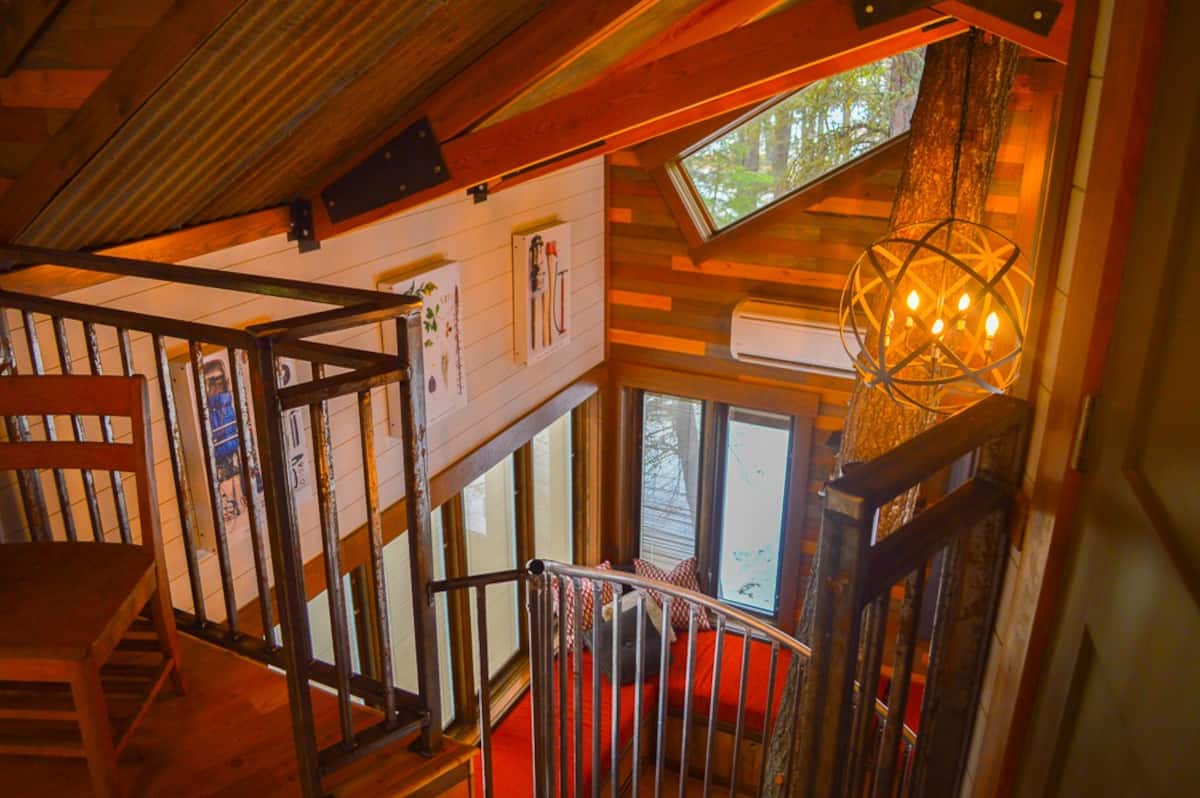 500 sq. ft. Meadowlark Treehouse on 5 Acres