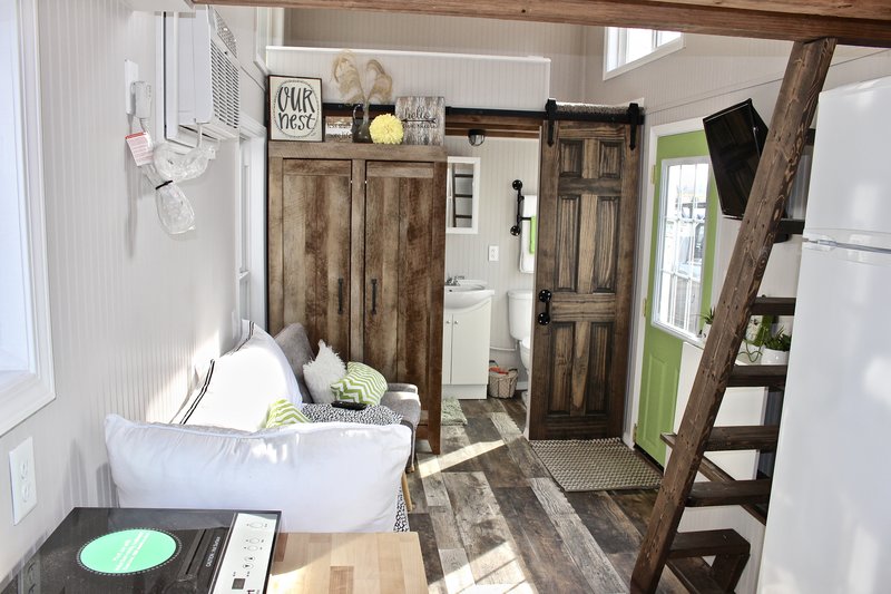 Mini Mansion Chic Shack Lime Green THOW