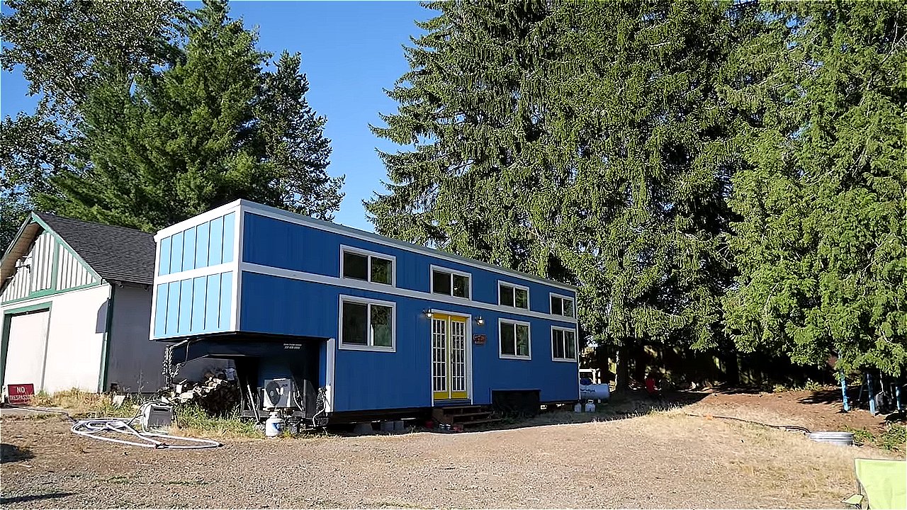 Family of 5 Move Into 365-square-foot TINY HOUSE