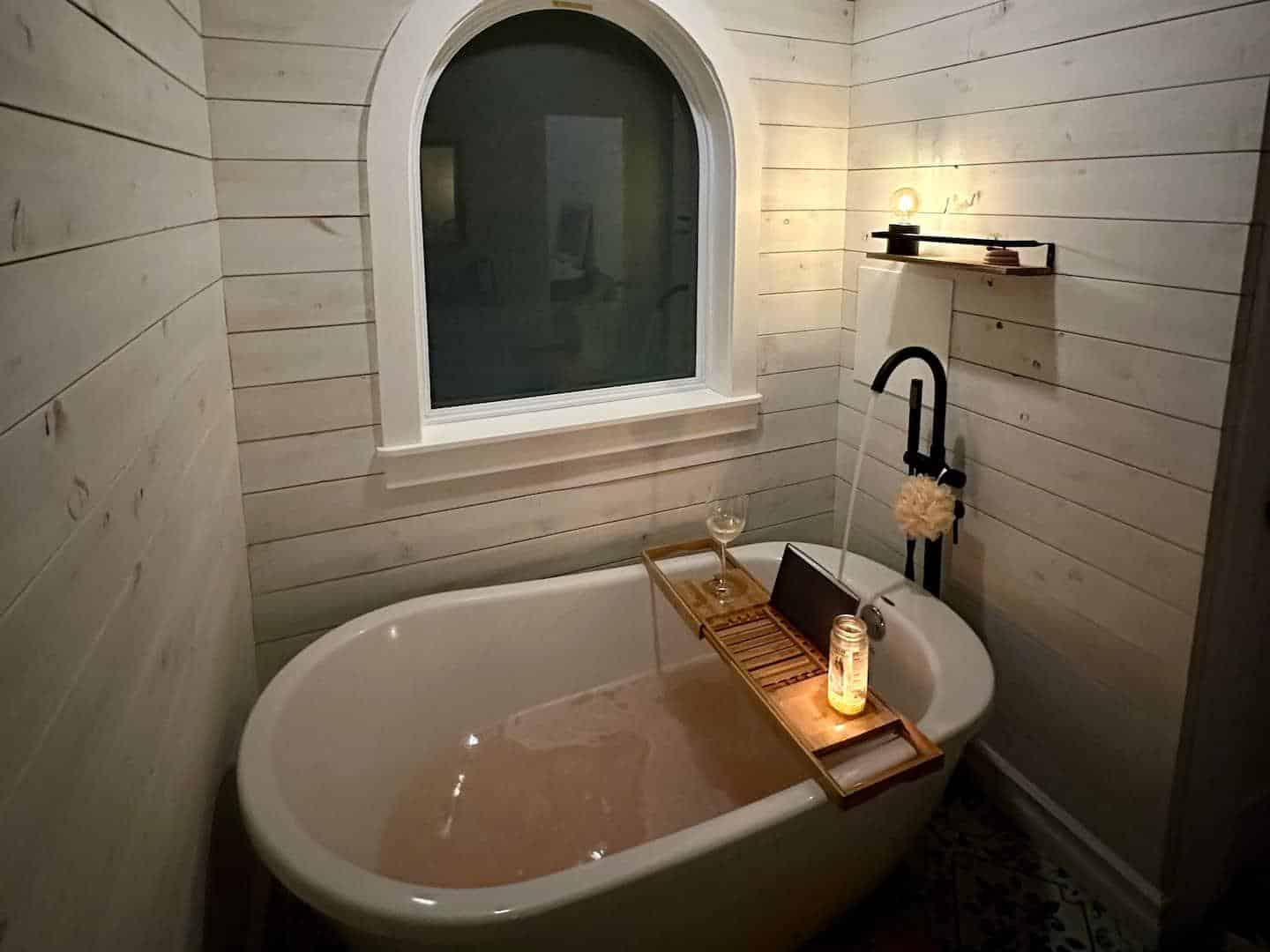 Nora’s Nook at Norris Point: Magical Cabin