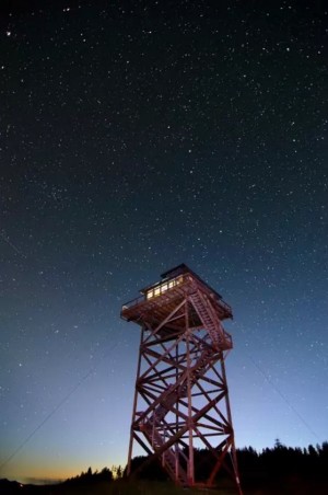 Off-Grid Lookout Tower Cabin in Tiller