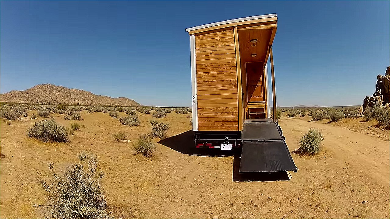 He Built an Off-Grid Tiny House in the Mojave Desert