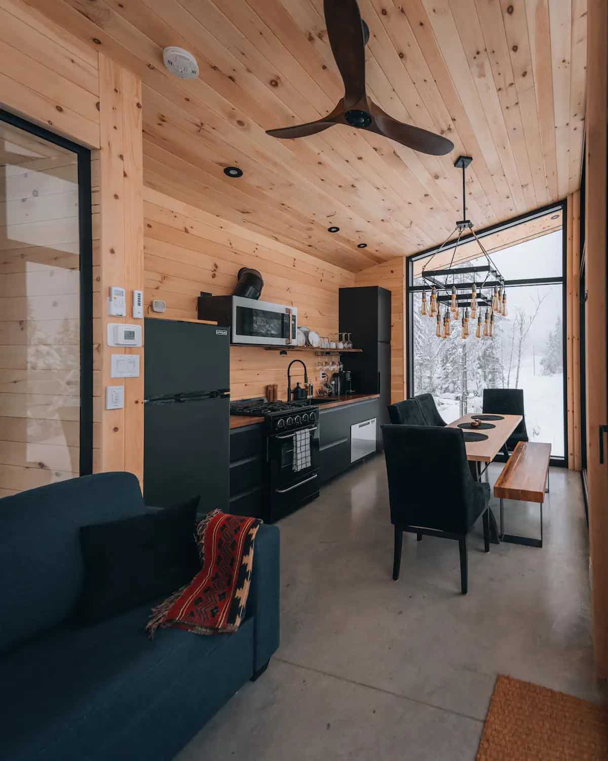 Two-story chalet Cabin with Thermal Pool