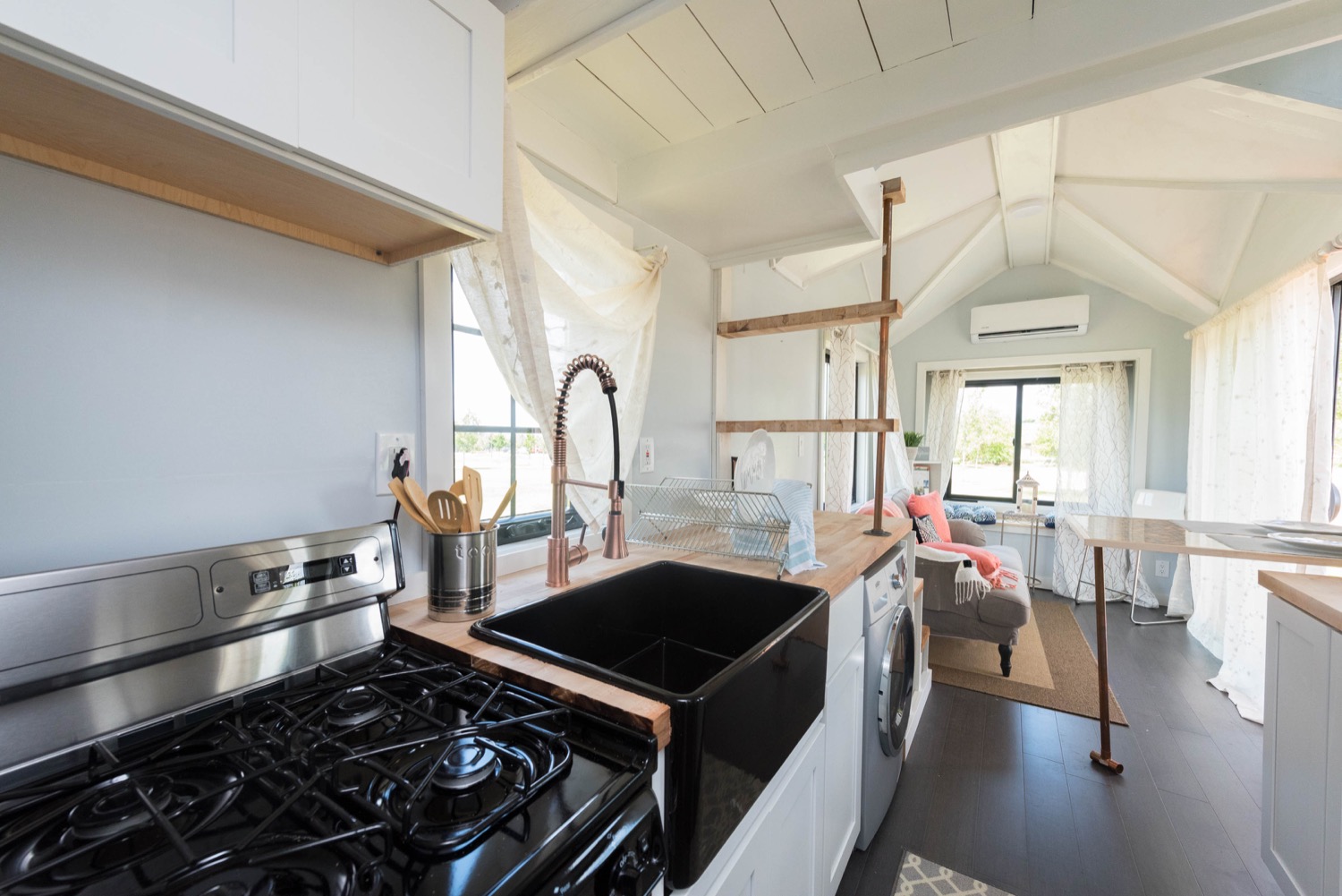 RE/MAX Tiny House to Help Tiny Tots