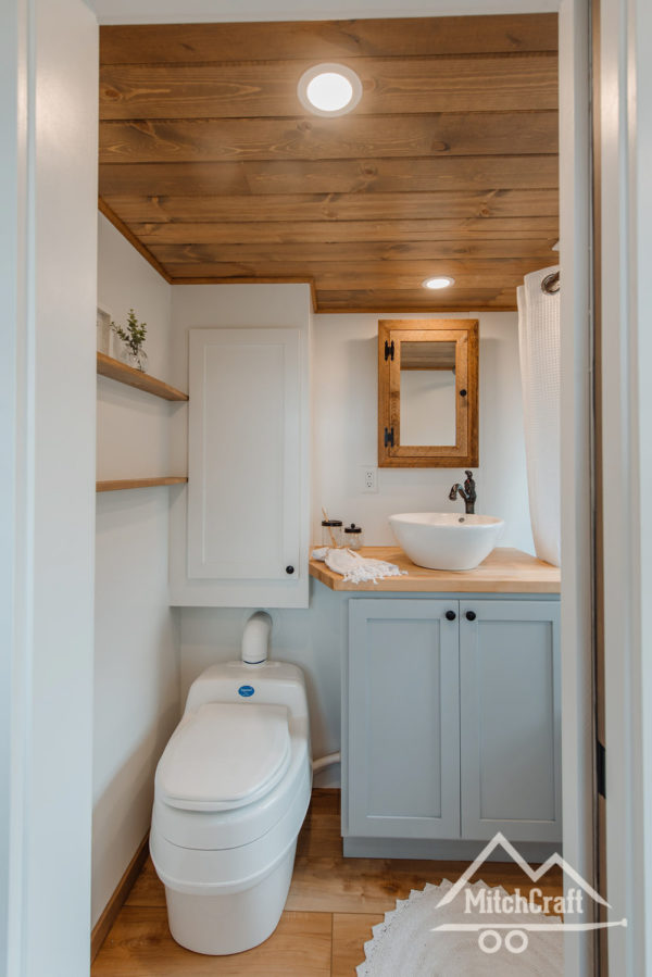 Rebecca’s 10×30 THOW with Standing Room Loft