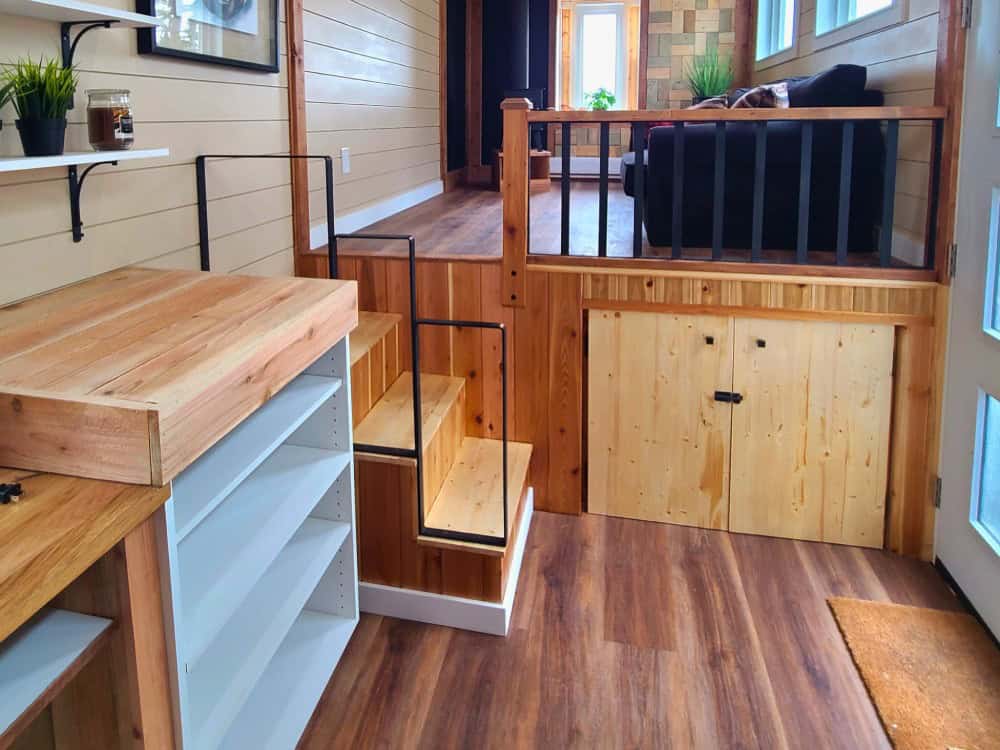 Rolling Bear’s Skylar Bear: A 320 Sq Ft Tiny House Built for Remote Work