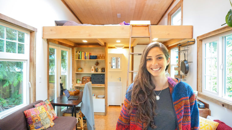 Woman Builds Unique Tiny House for Affordable City Living – VIDEO