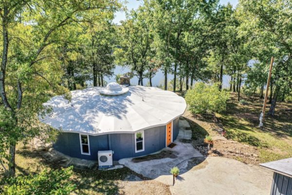 Round Mid-Century Cabin in Shell Knob, Missouri