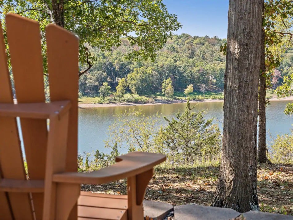 Round Mid-Century Cabin in Shell Knob, Missouri