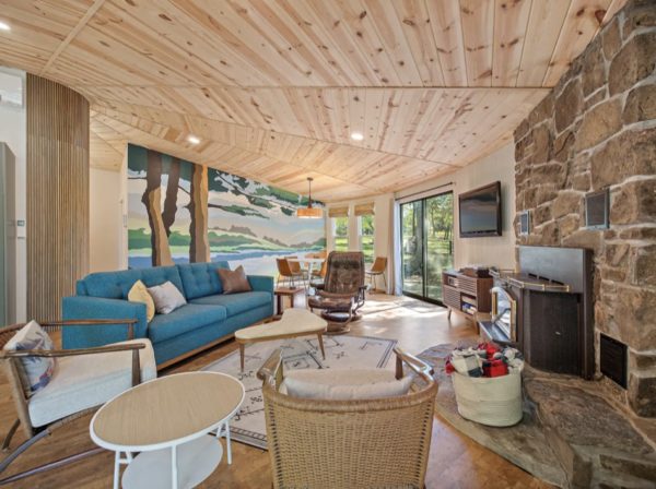 Round Mid-Century Cabin in Shell Knob, Missouri