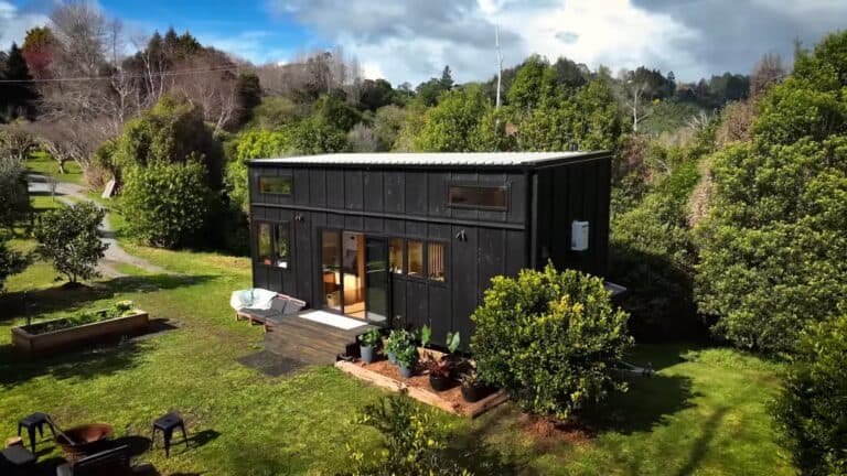 Single Mom & Young Daughter’s Tiny House Life