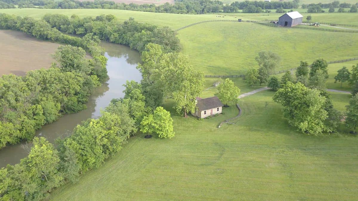 Renovated Kentucky Log Cabin on Stoner Creek