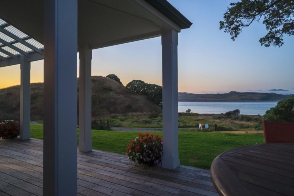 Beachfront Studio Cottage in New Zealand