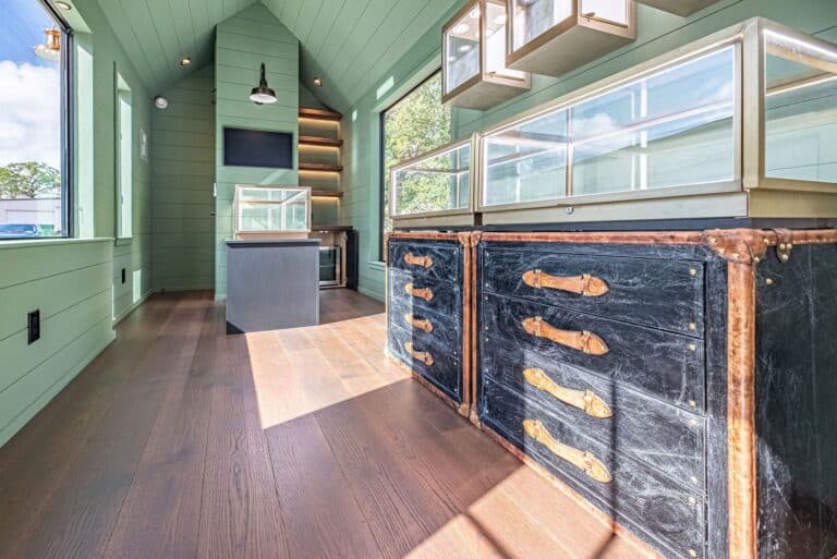 Gorgeous Mobile Jewelry Store: The Jeweled Barn