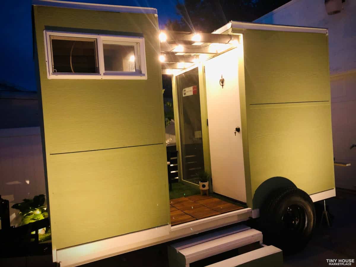 $15K Micro House on Wheels with Built-in Breezeway