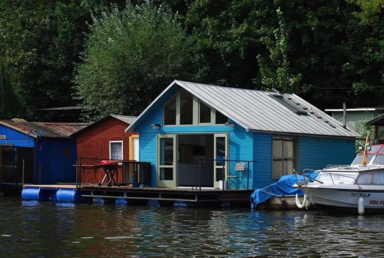 Modern Floating Tiny Home in Prague