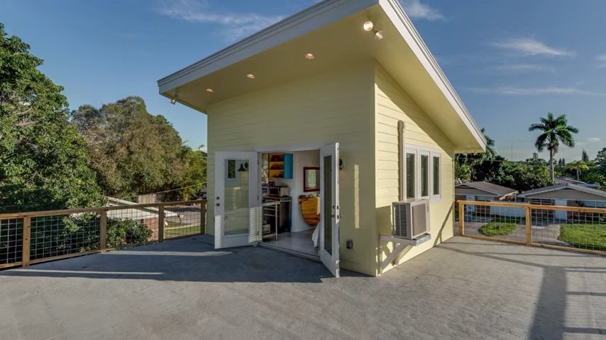 Tiny Surf House in Florida