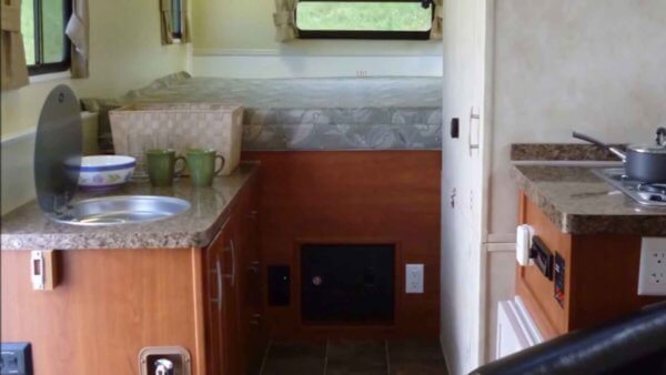 TrailManor Camper: Expanding Travel Trailer