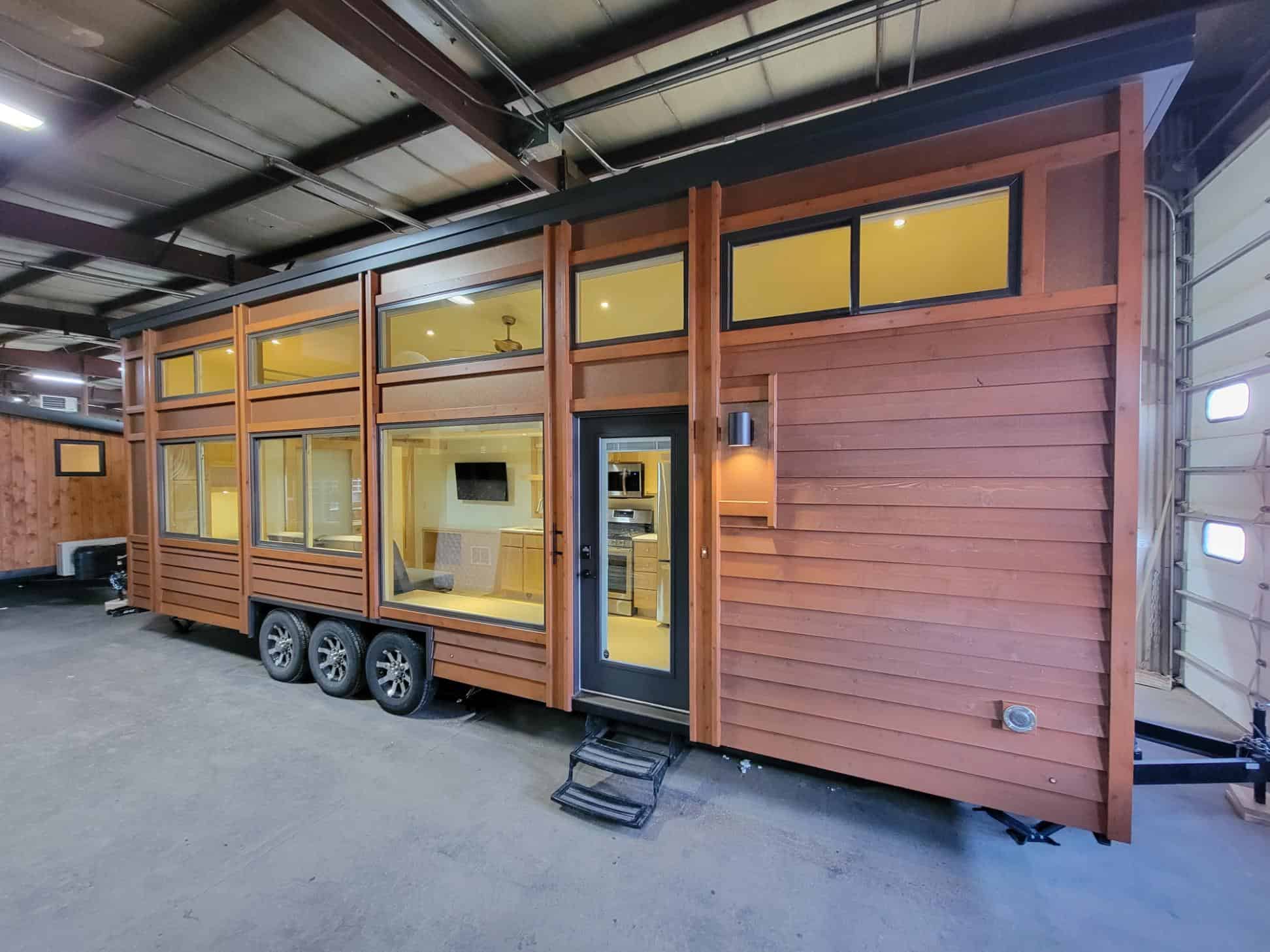 Pre-Owned Traveler XLS Wide at $40K Discount!