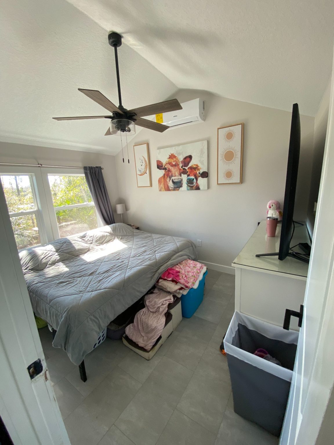 372 Sq Ft Tiny Cottage: No-Loft Bedroom U-Shaped Kitchen Wooded Setting