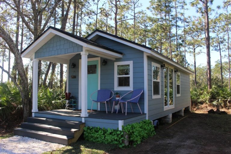 372 Sq Ft Tiny Cottage: No-Loft Bedroom U-Shaped Kitchen Wooded Setting