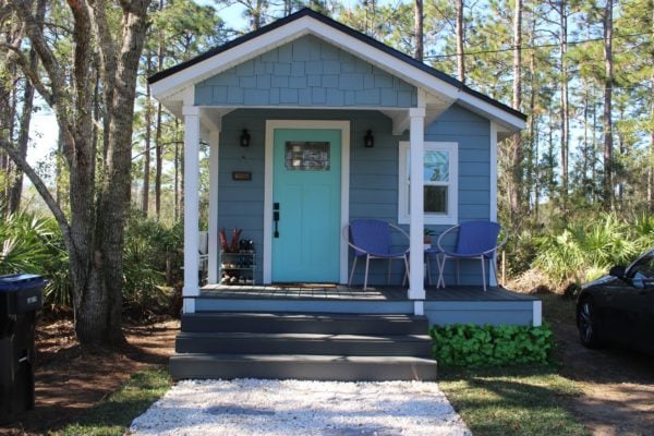 372 Sq Ft Tiny Cottage: No-Loft Bedroom U-Shaped Kitchen Wooded Setting