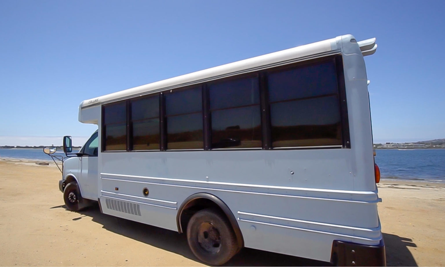 UK Couple Overhauls Bus in 1 Month for US Tour