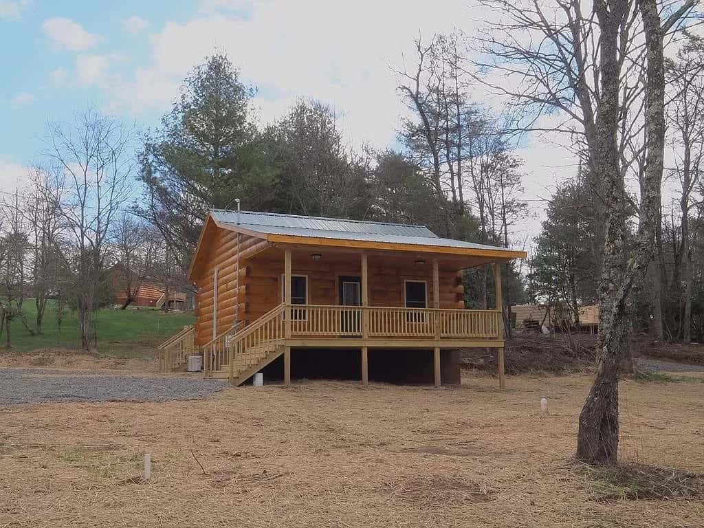Small Log Cabin in Virginia with Creek For Sale