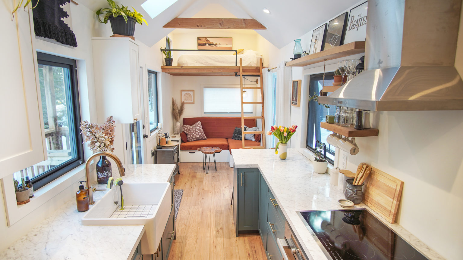 Impressive Modern Tiny House Build with FANTASTIC Interior Design!