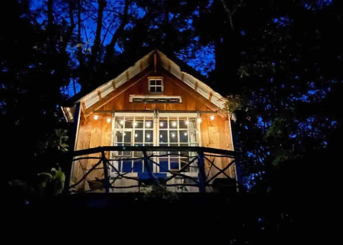 Whispering Wind Treehouse: Rustic Woodland Getaway