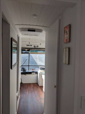 Woman Buys Old Greyhound Bus on eBay for $7k and Spends 3 Years ...