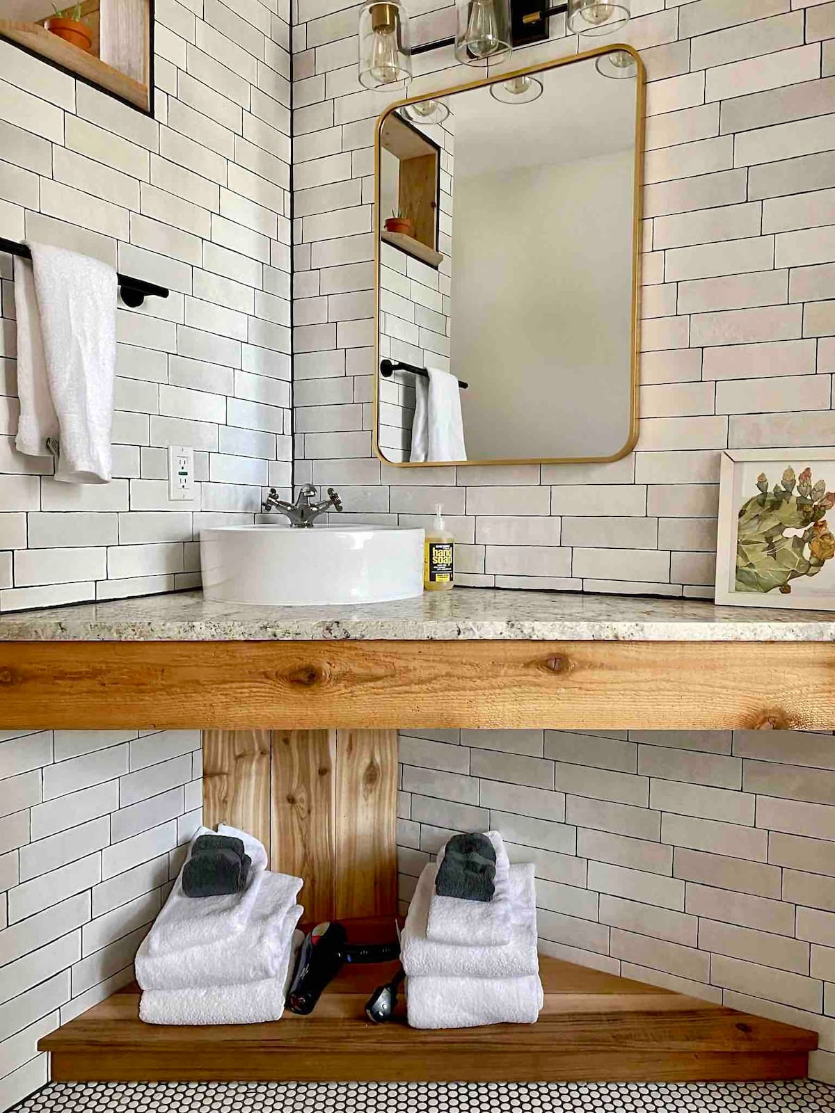 Acorn Tree House w/ Rainfall Shower & Outdoor Tub