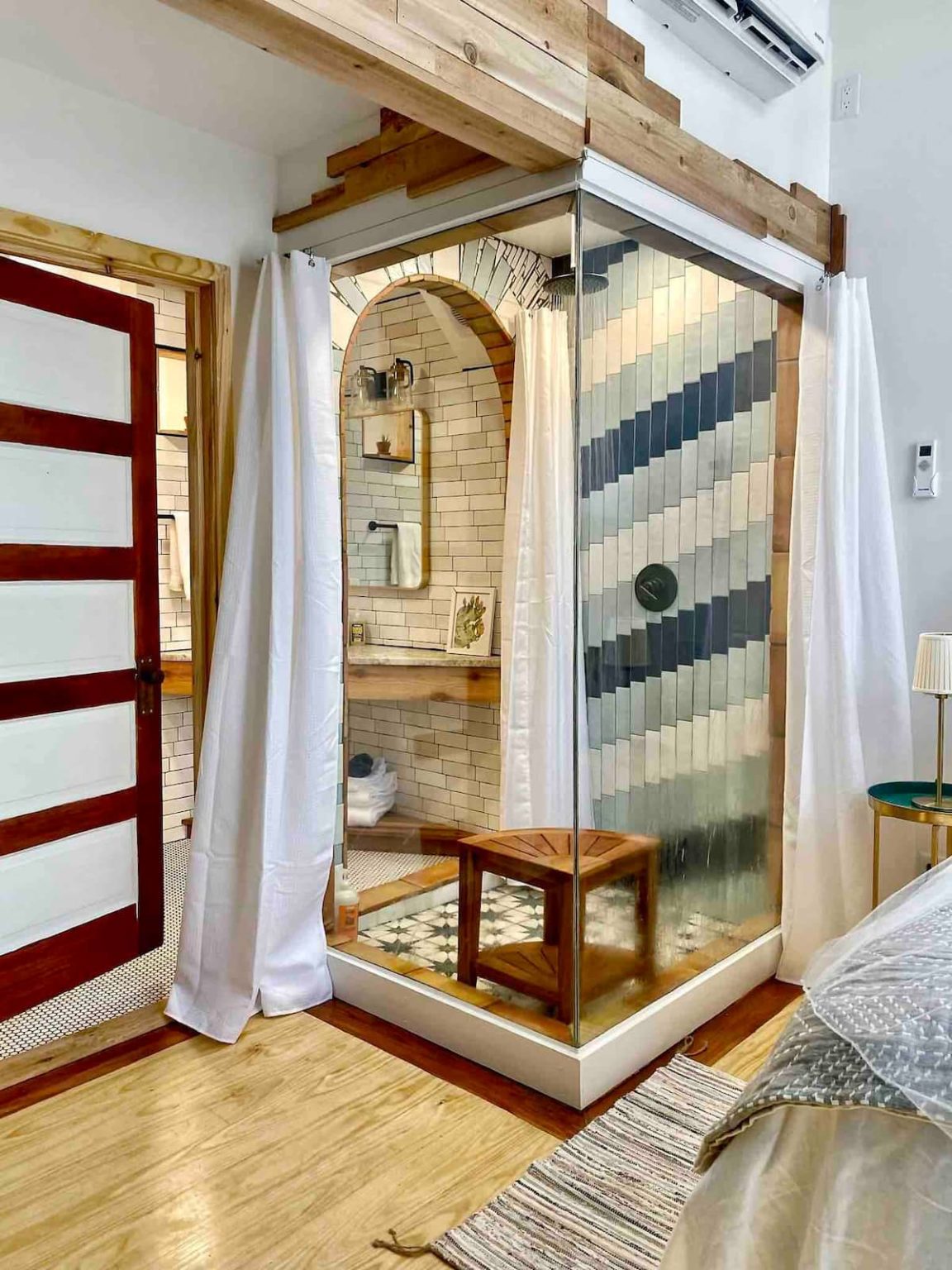 Acorn Tree House w/ Rainfall Shower & Outdoor Tub