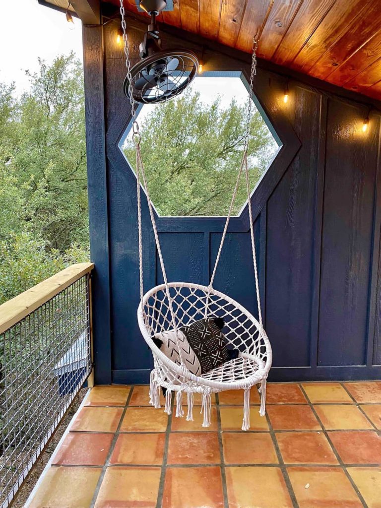 Acorn Tree House w/ Rainfall Shower & Outdoor Tub