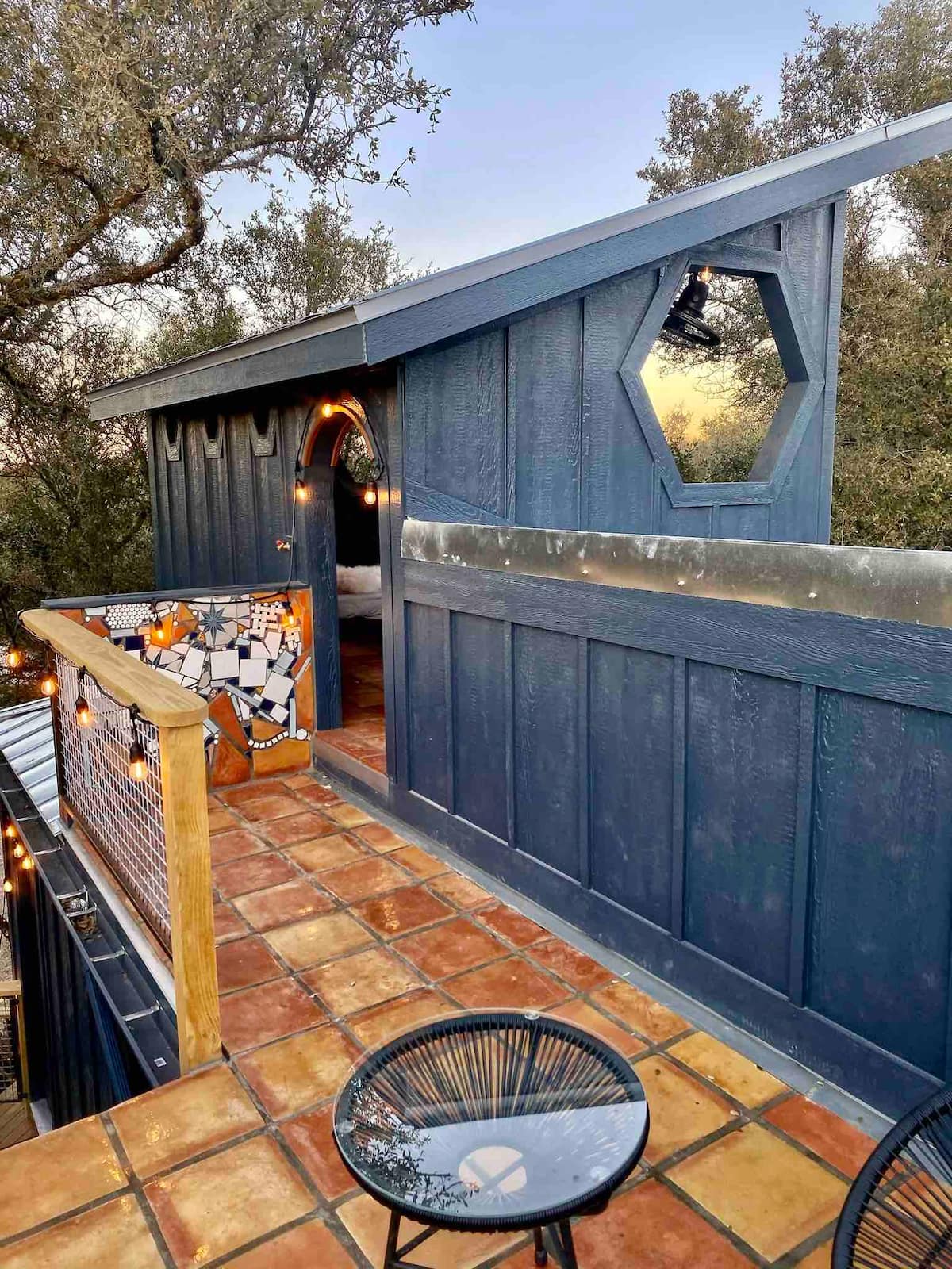 Acorn Tree House w/ Rainfall Shower & Outdoor Tub