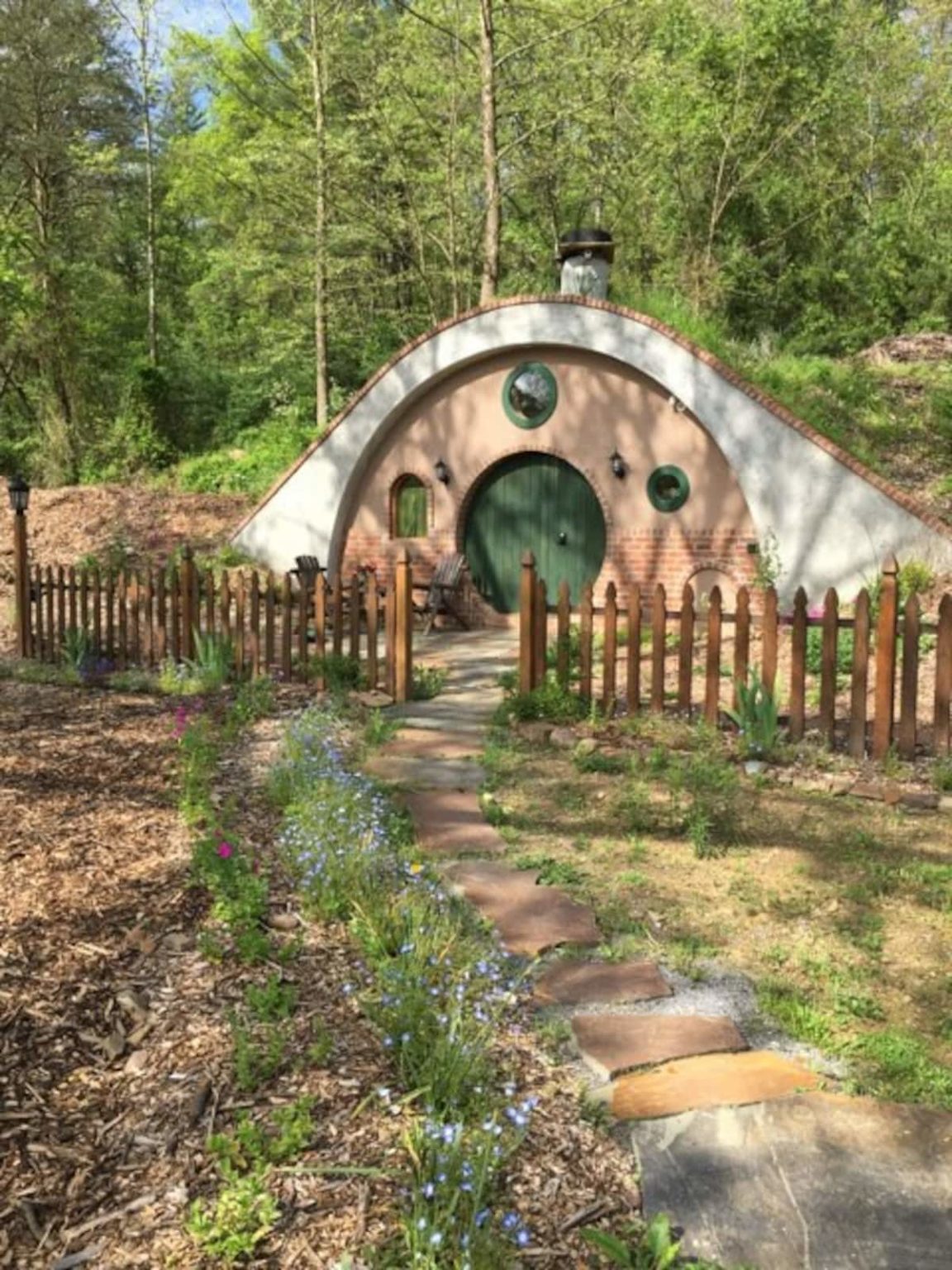Hobbit Hole Vacation in Virginia with Handcrafted Elements