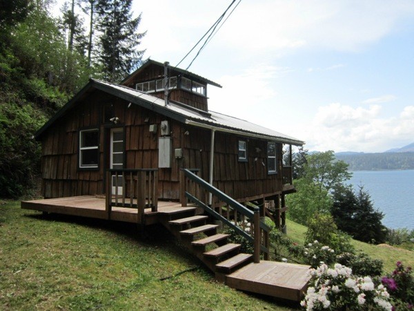 480 Sq. Ft. Waterfront Cabin Studio