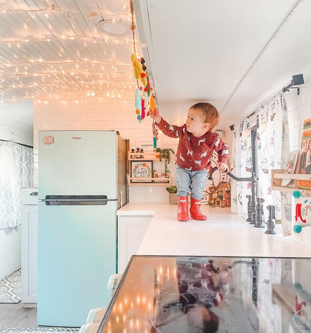 A Very Tiny Christmas: 18 Tiny Houses Decorated for the Holidays!