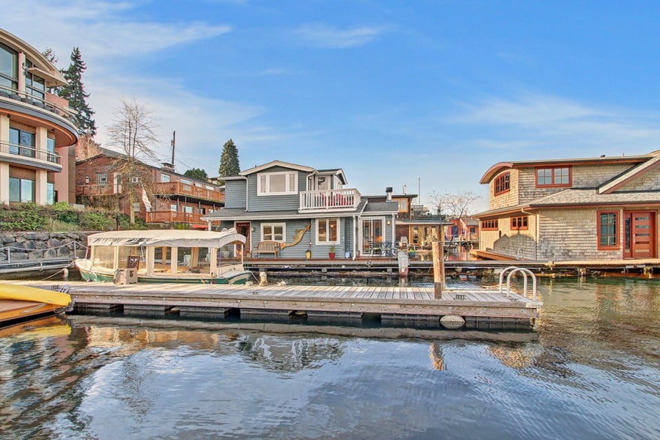 960 Sq. Ft. Floating Cottage in Portage Bay