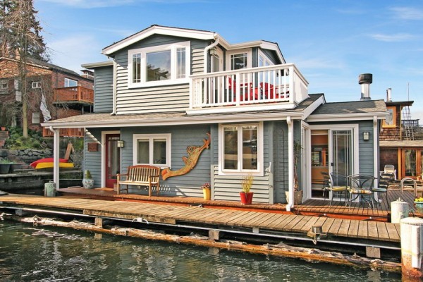 960 Sq. Ft. Floating Cottage in Portage Bay