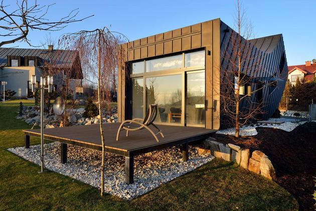 Curved Modern Small Home: The Domo Dom in Poland
