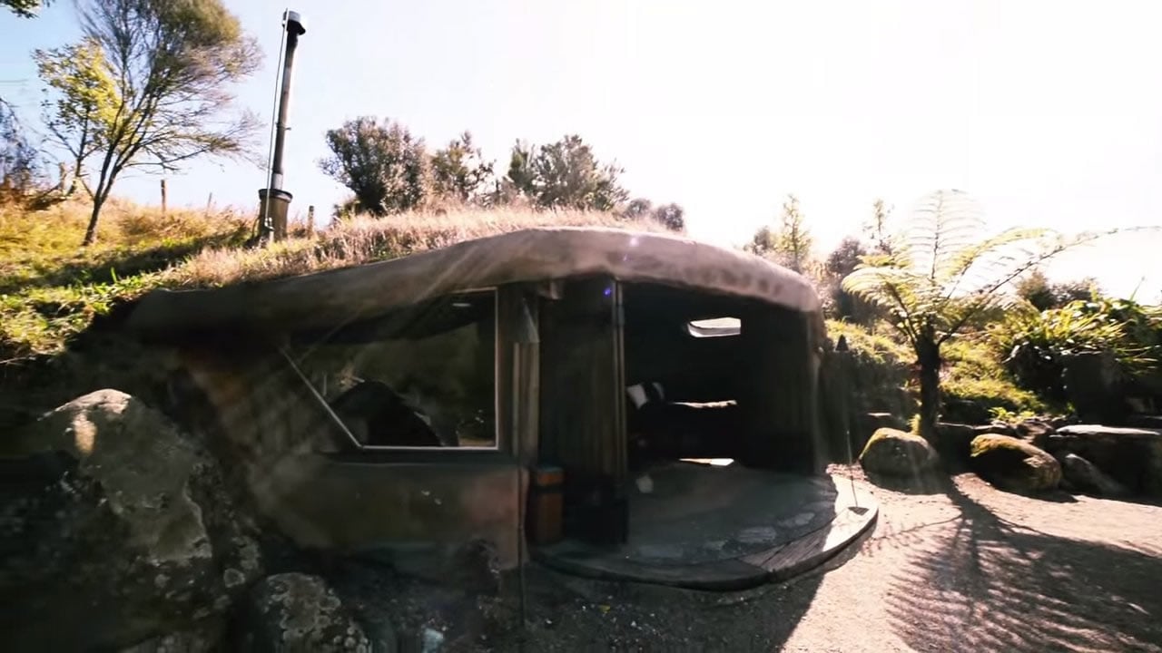 Off-Grid Hobbit-like Cave Home Built into a Hillside