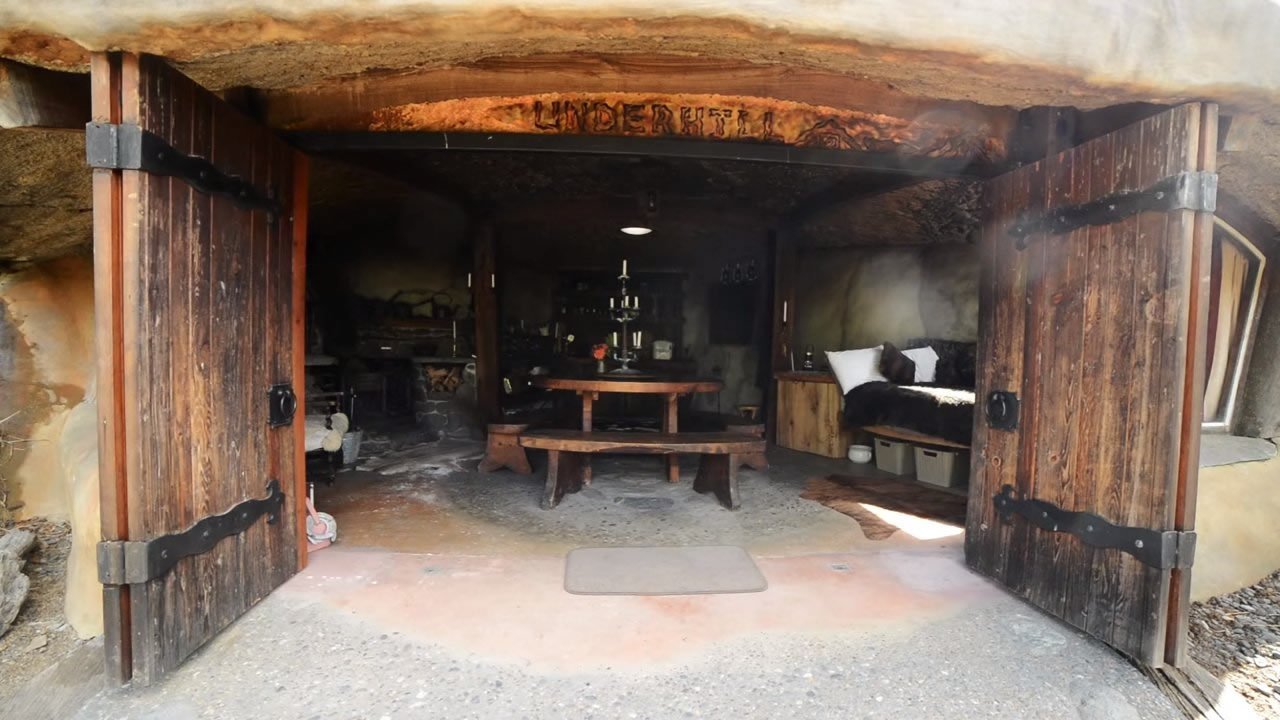 hobbit-like-cave-home-built-in-hillside-004