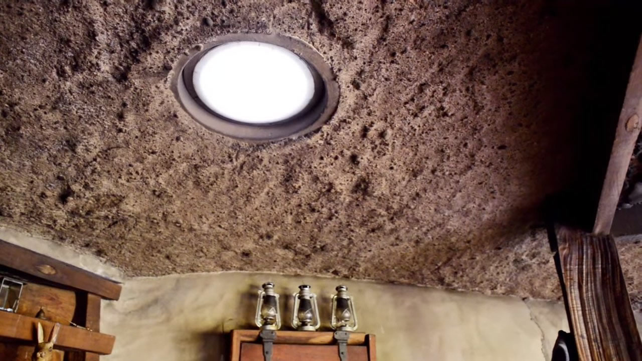 hobbit-like-cave-home-built-in-hillside-009
