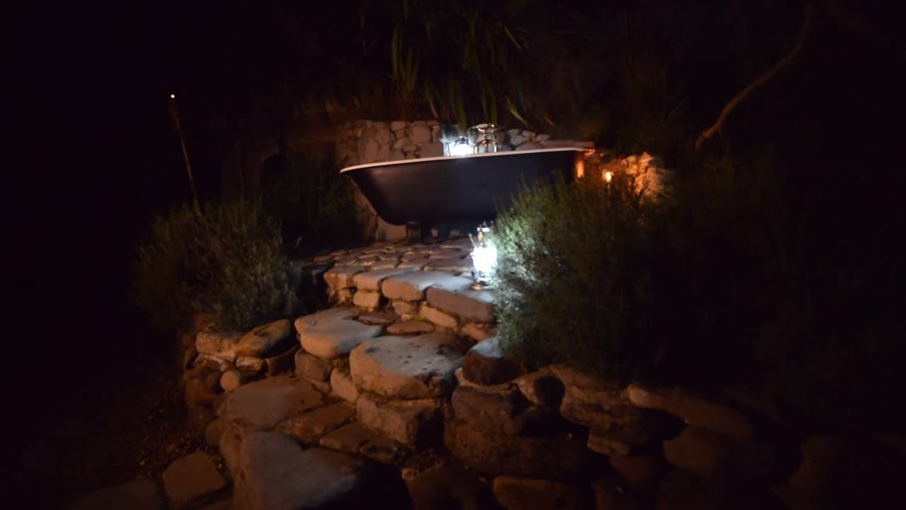 Off-Grid Hobbit-like Cave Home Built into a Hillside