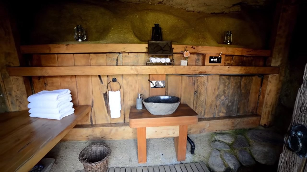 Off-Grid Hobbit-like Cave Home Built into a Hillside