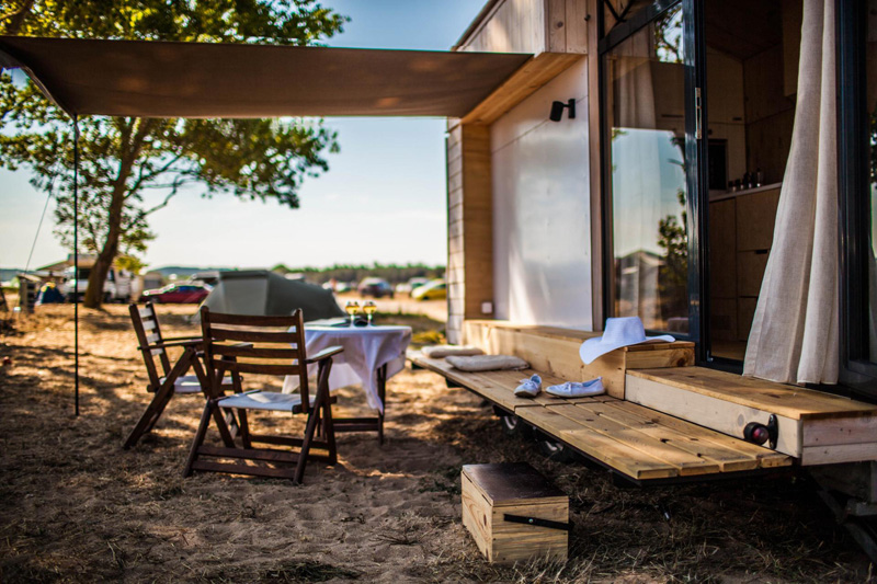 Family Designs/Builds Amazing Tiny Vacation House
