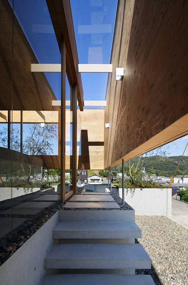 The Pit House: Modern Small Home in Japan